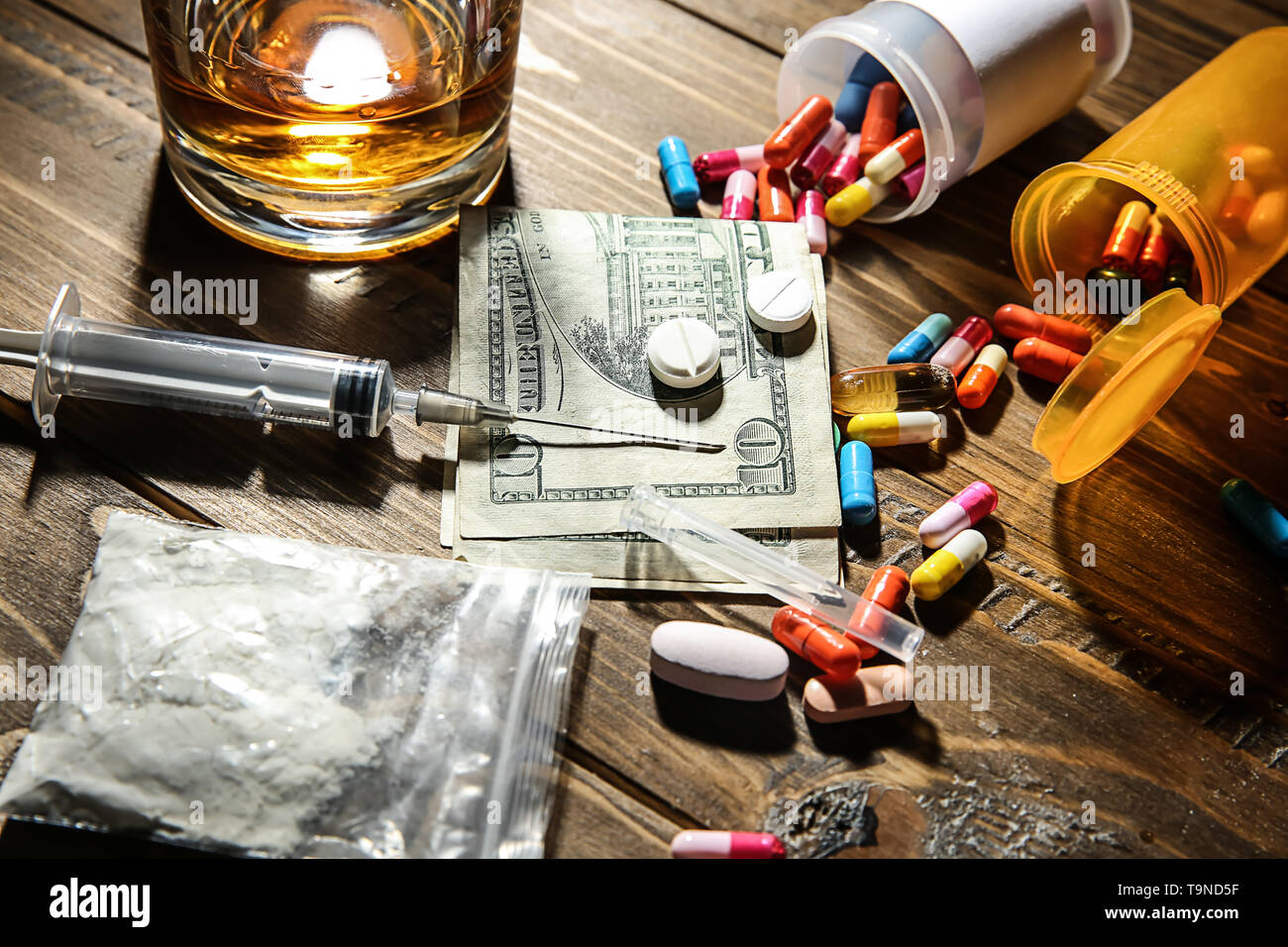 Drugs money hi-res stock photography and images - Alamy