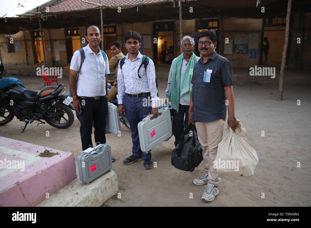 Electronic voting machine india hi-res stock photography and images - Alamy