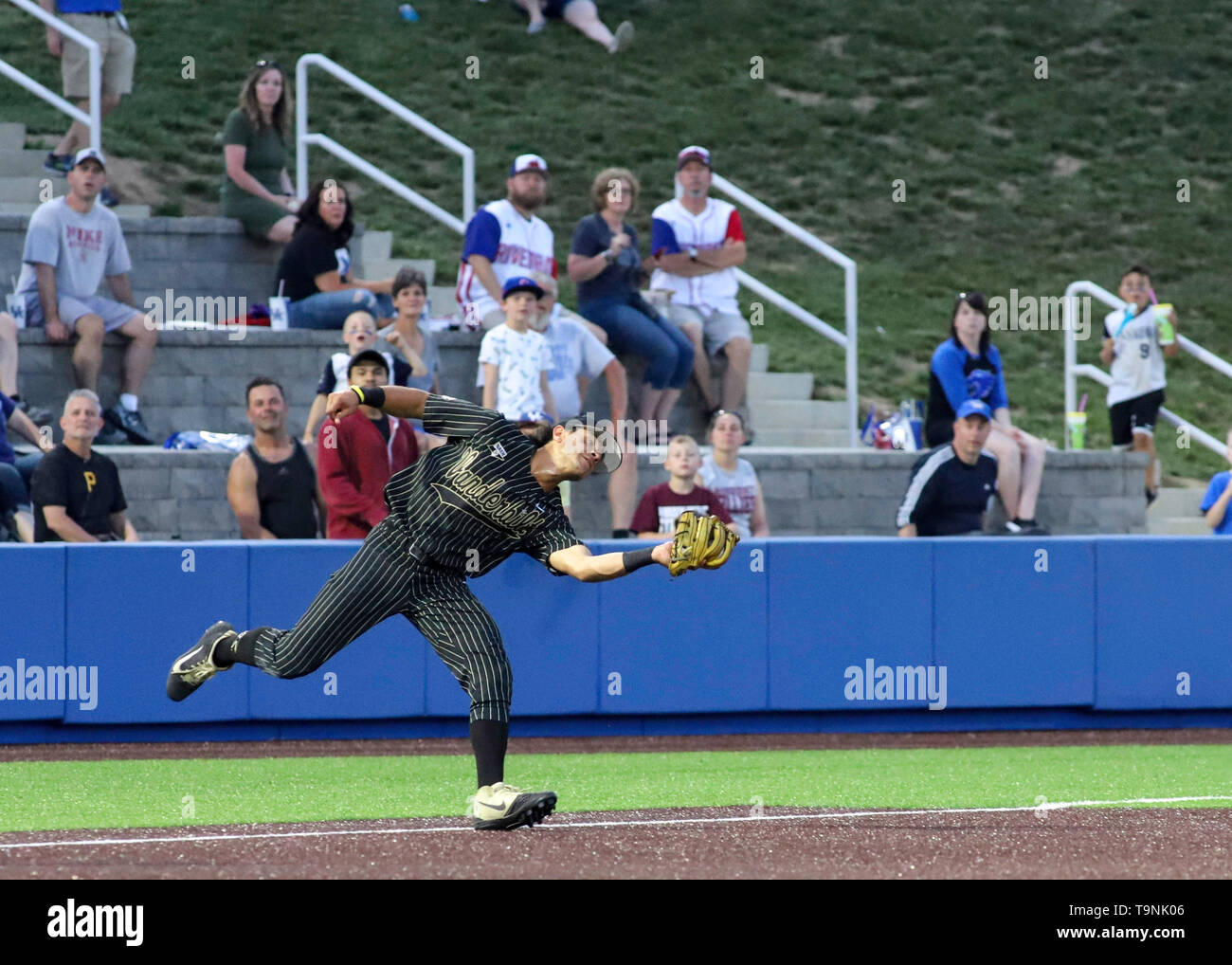 Lexington, KY, USA. 17th May, 2019. Vanderbilt 3B Austin Martin catches ...