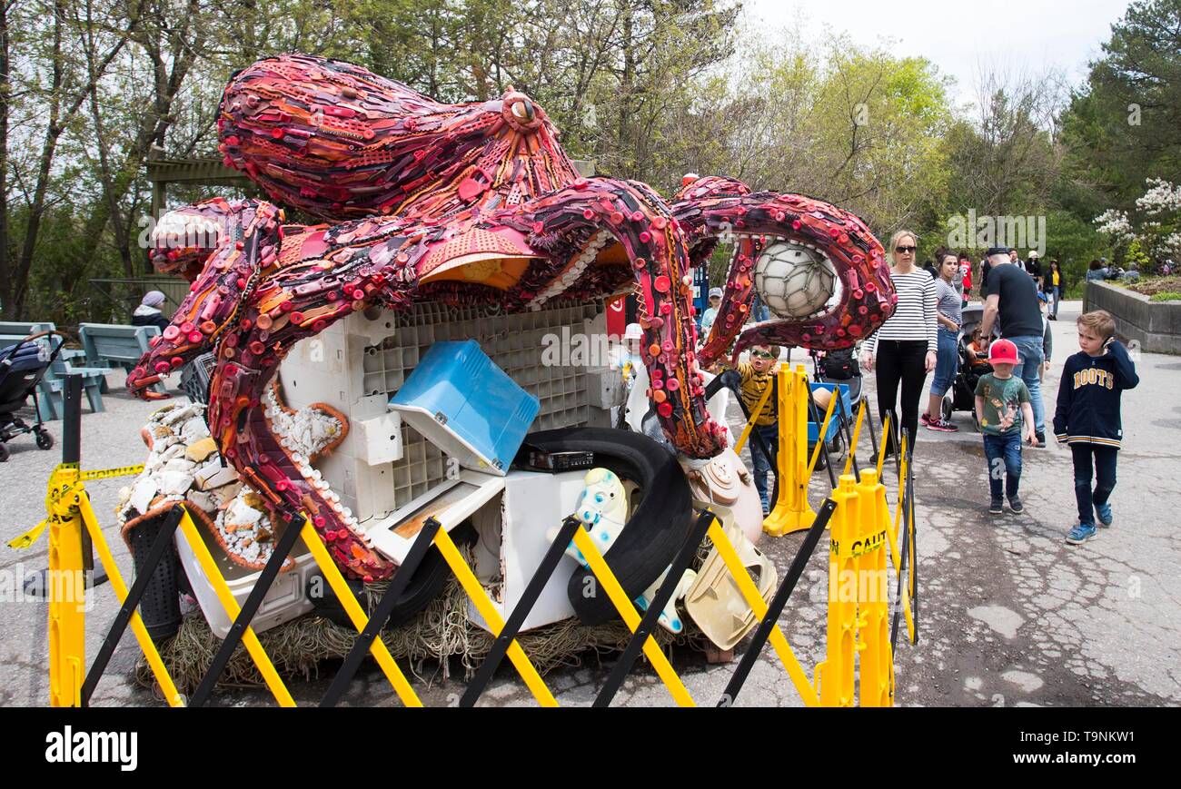 Toronto, Canada. 19th May, 2019. People look at the art installation ...