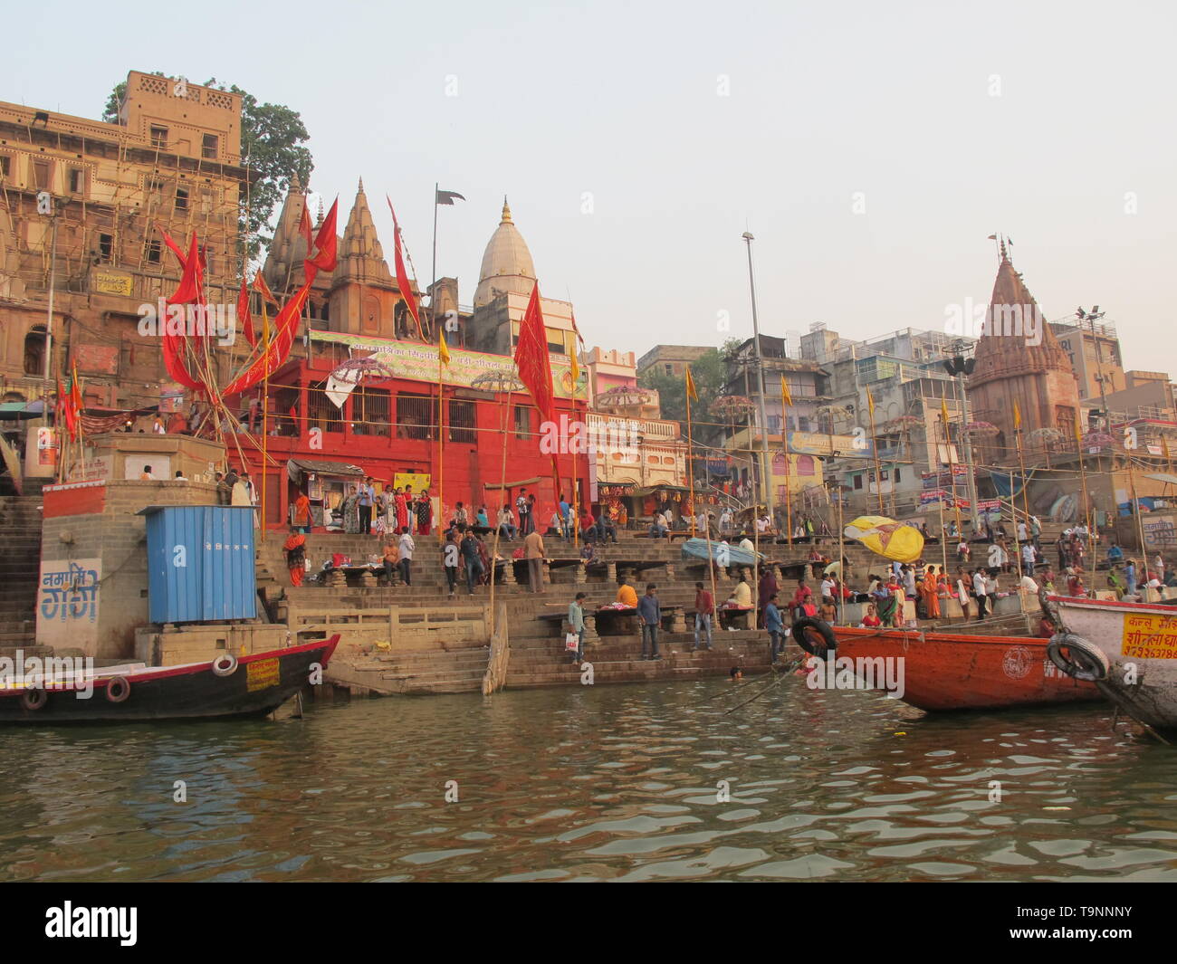 Varanasi, India. 26th Apr, 2019. Hindu pilgrims take a holy dip at ...