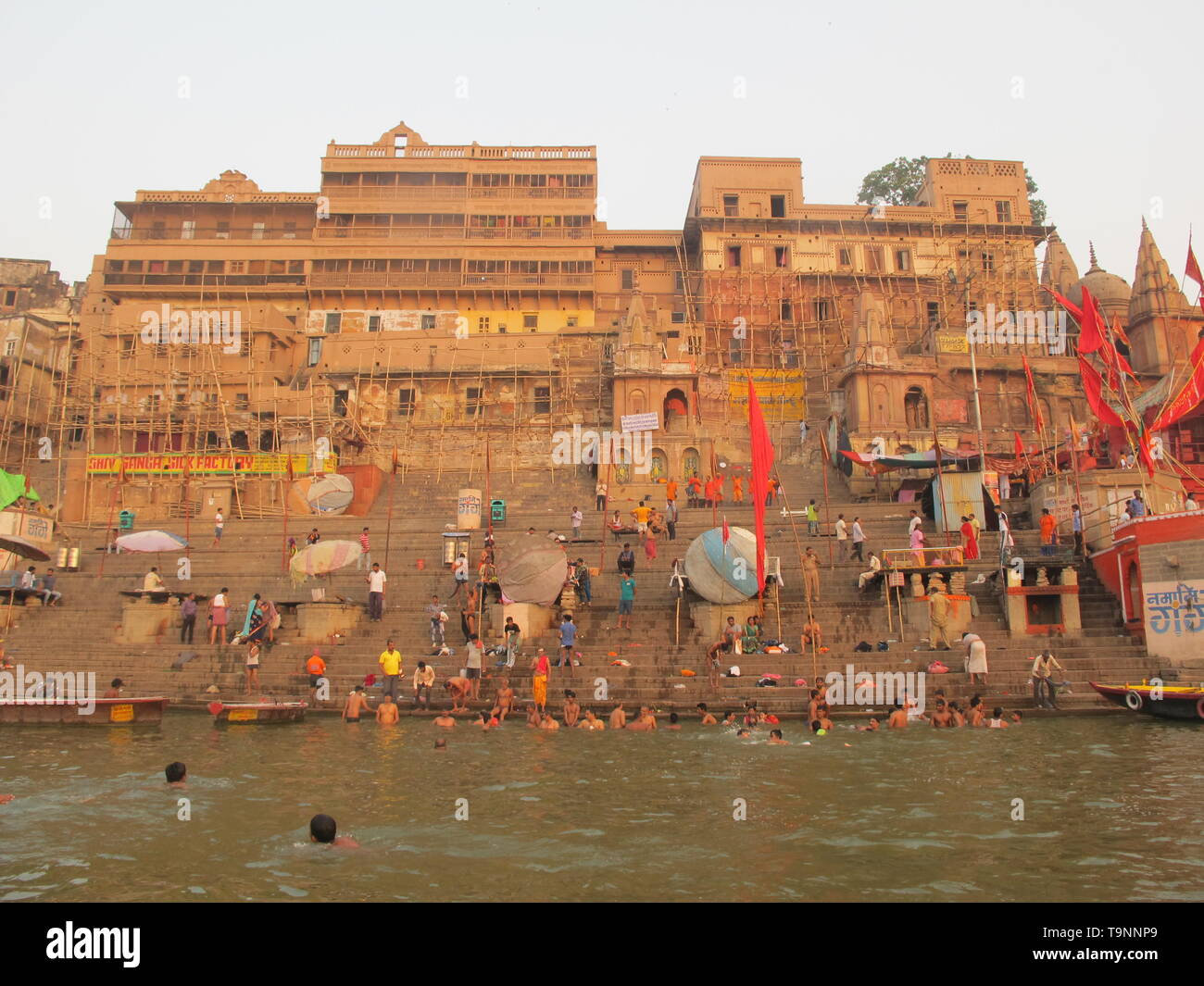 Varanasi, India. 26th Apr, 2019. Hindu pilgrims take a holy dip at ...