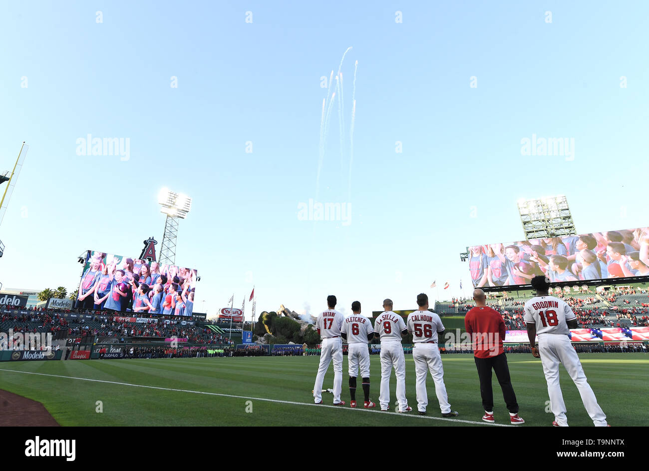 Los Angeles Angels designated hitter Shohei Ohtani #17 stands during ...