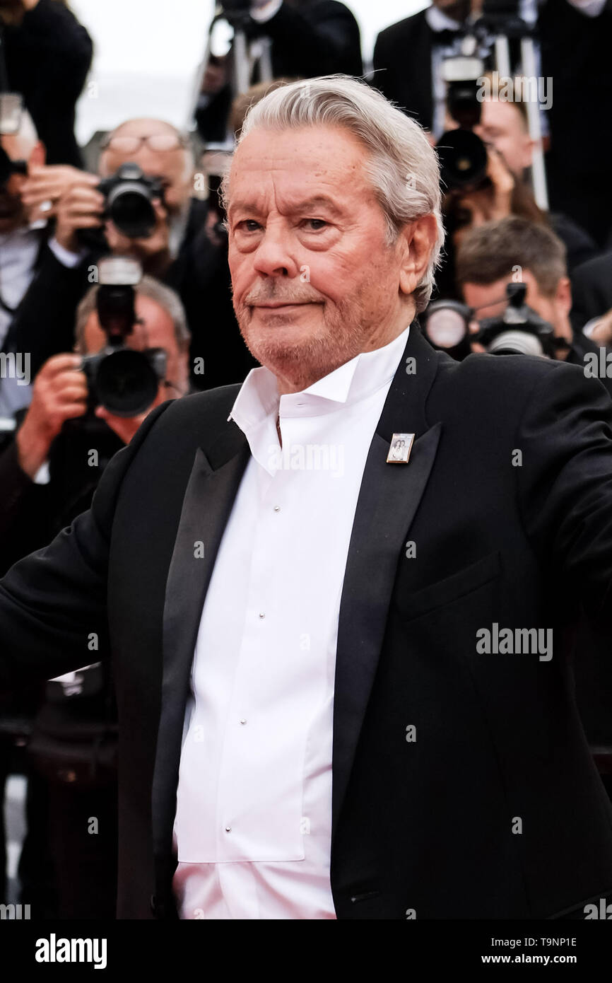 Cannes, France. 19th May, 2019. Alain Delon poses on the red carpet for ...