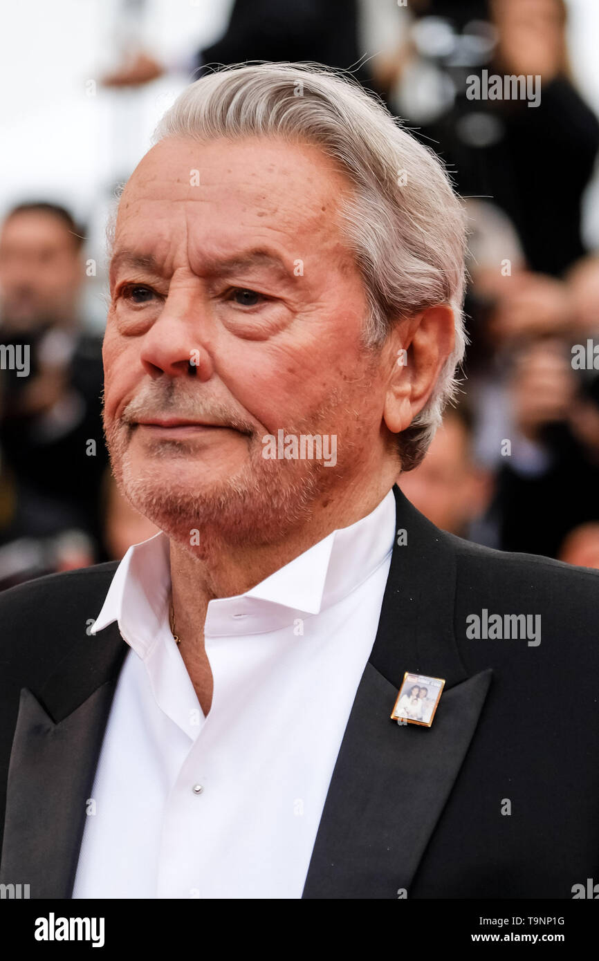Cannes, France. 19th May, 2019. Alain Delon poses on the red carpet for ...