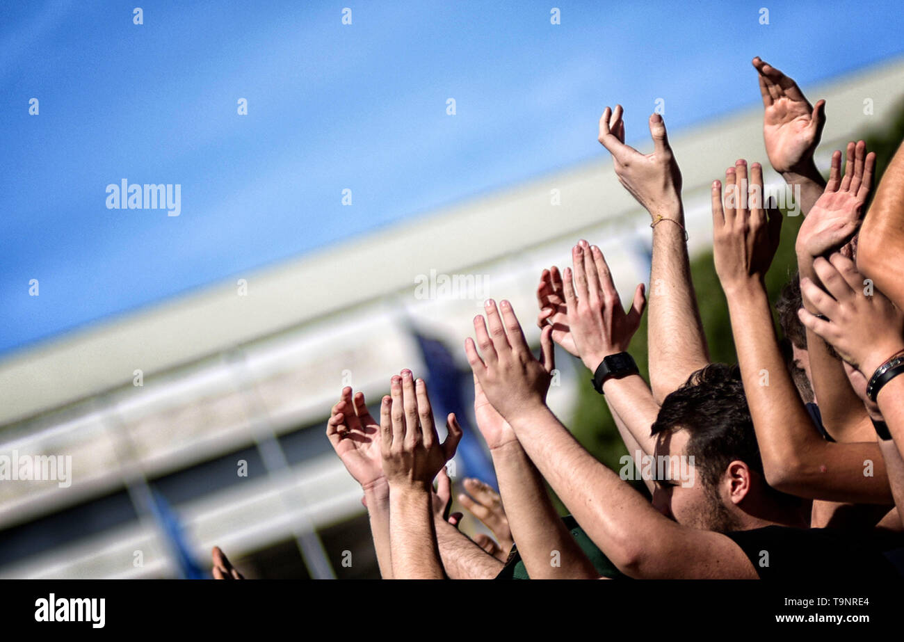Rome, Sit-in protest of Roman fans under the headquarters of the As ...