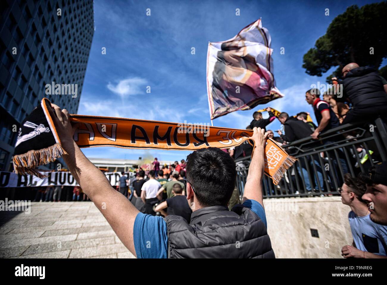 Rome, Sit-in protest of Roman fans under the headquarters of the As ...