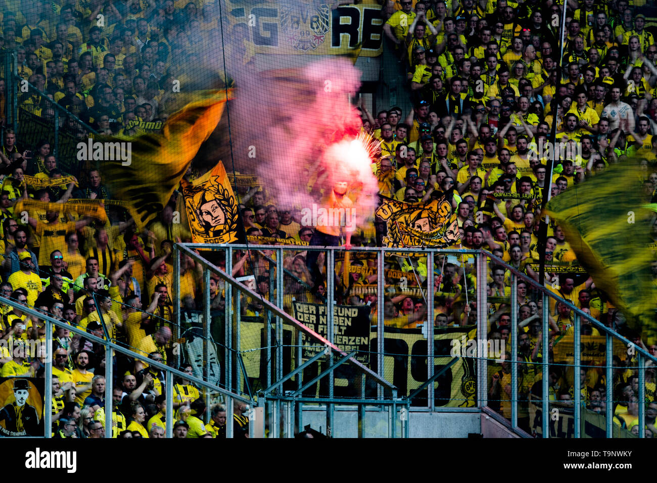 Fan block pyro hi-res stock photography and images - Alamy