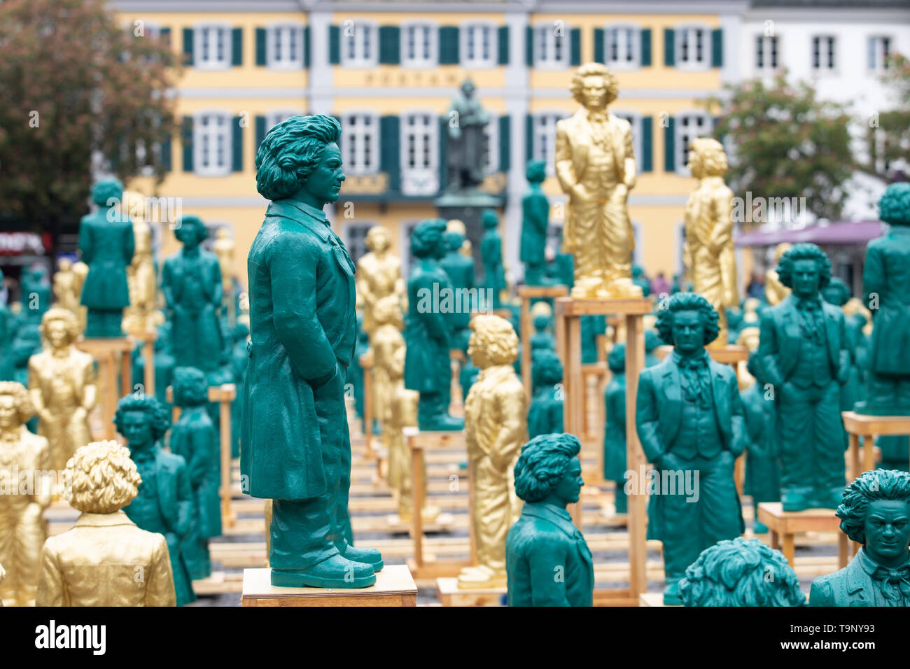 Bonn, Deutschland. 17th May, 2019. 700 Ludwig van Beethoven sculptures ...