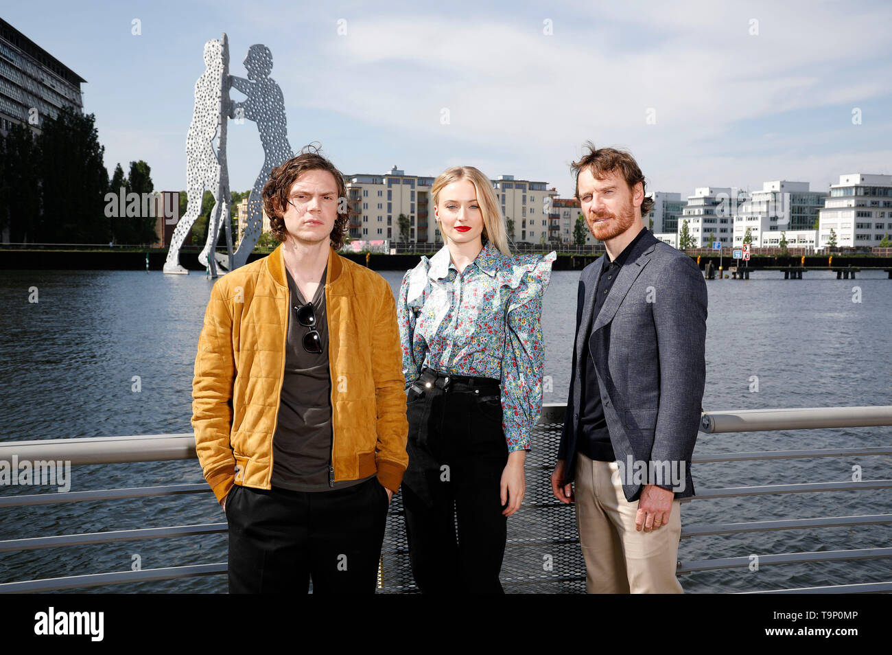 Michael fassbender sophie turner hi-res stock photography and images ...