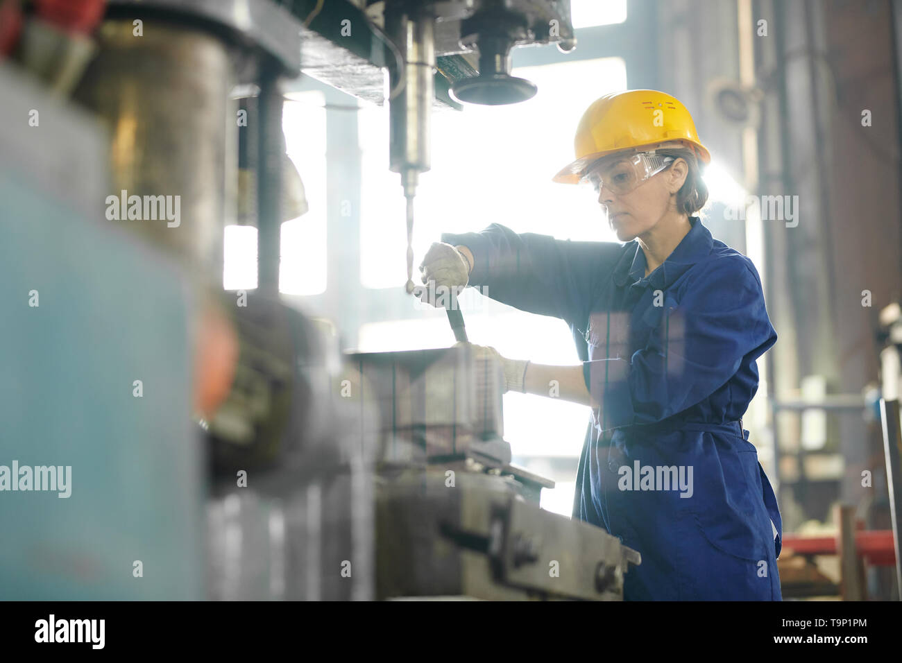 Repairing machines hi-res stock photography and images - Alamy