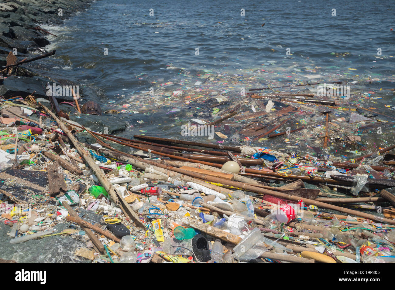 Manila rubbish hi-res stock photography and images - Alamy