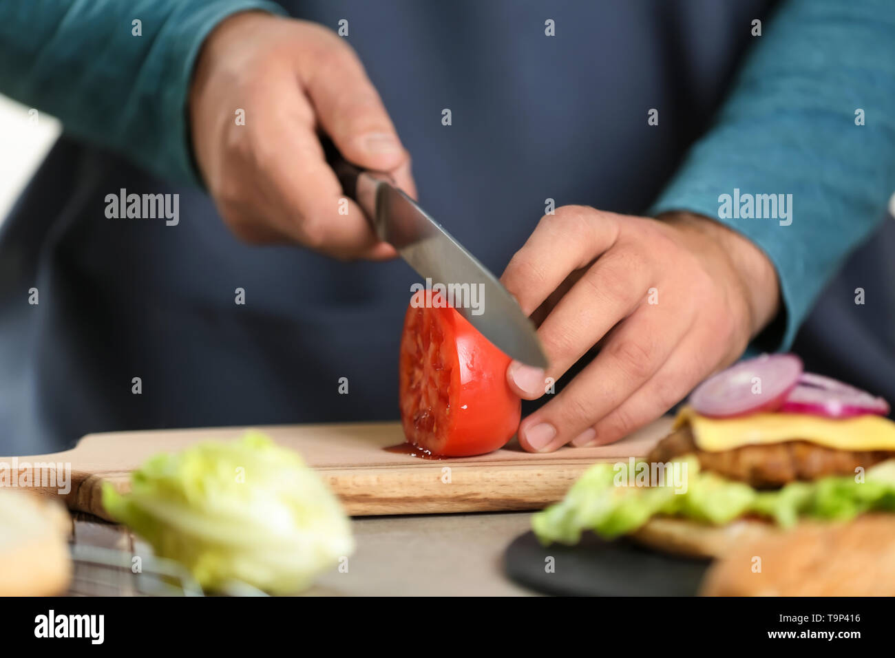 Male chef preparing burger in kitchen Stock Photo - Alamy