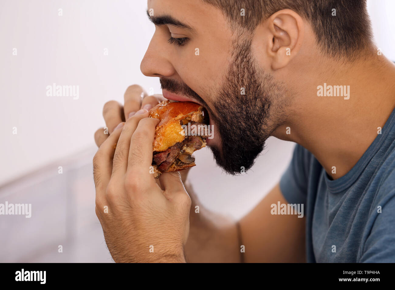 Man eating hamburger street hi-res stock photography and images - Alamy