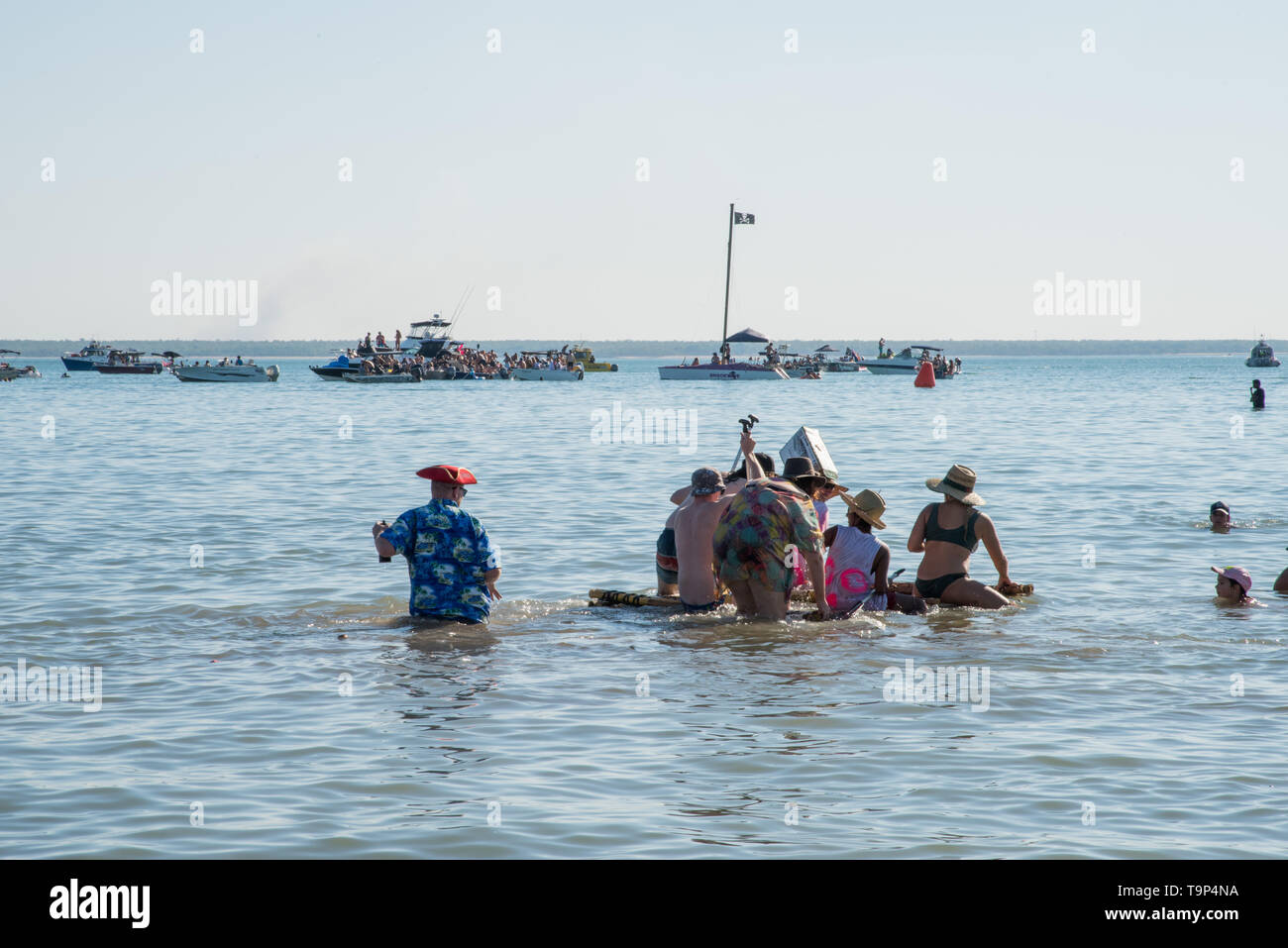 Young people partying beach hi-res stock photography and images - Alamy