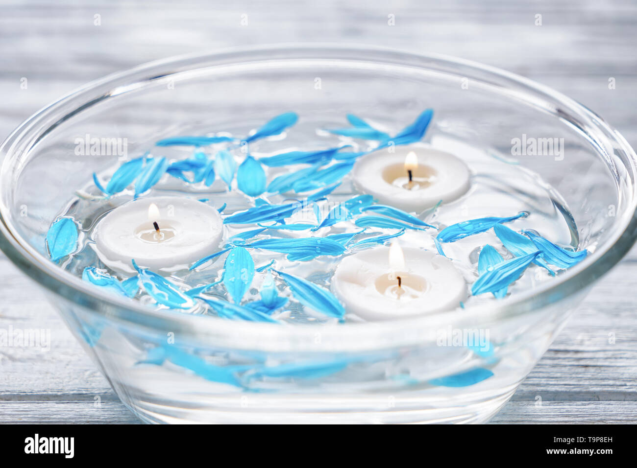 Floating candles bowl hi-res stock photography and images - Alamy