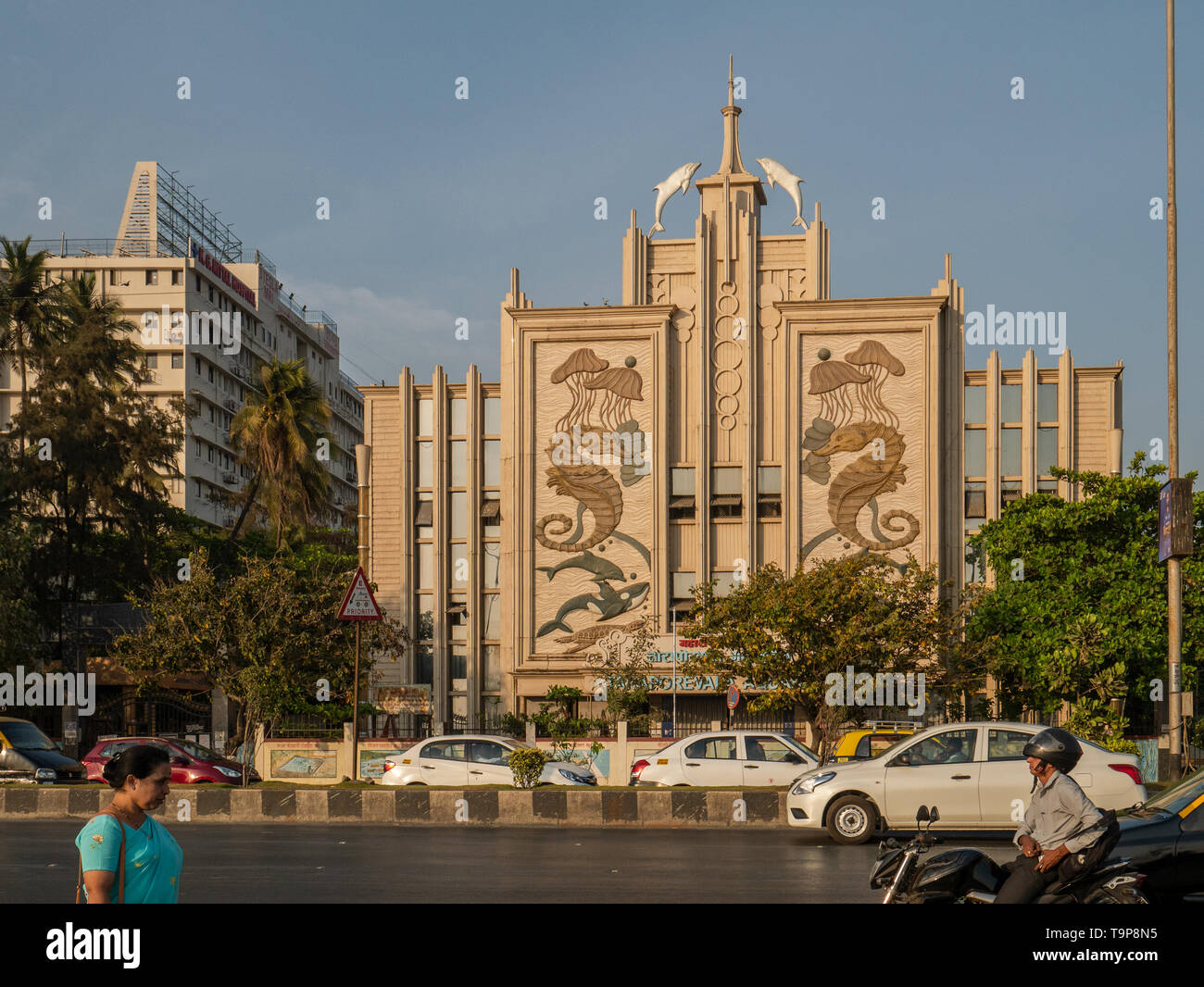 Marine drive mumbai art deco hi-res stock photography and images - Alamy