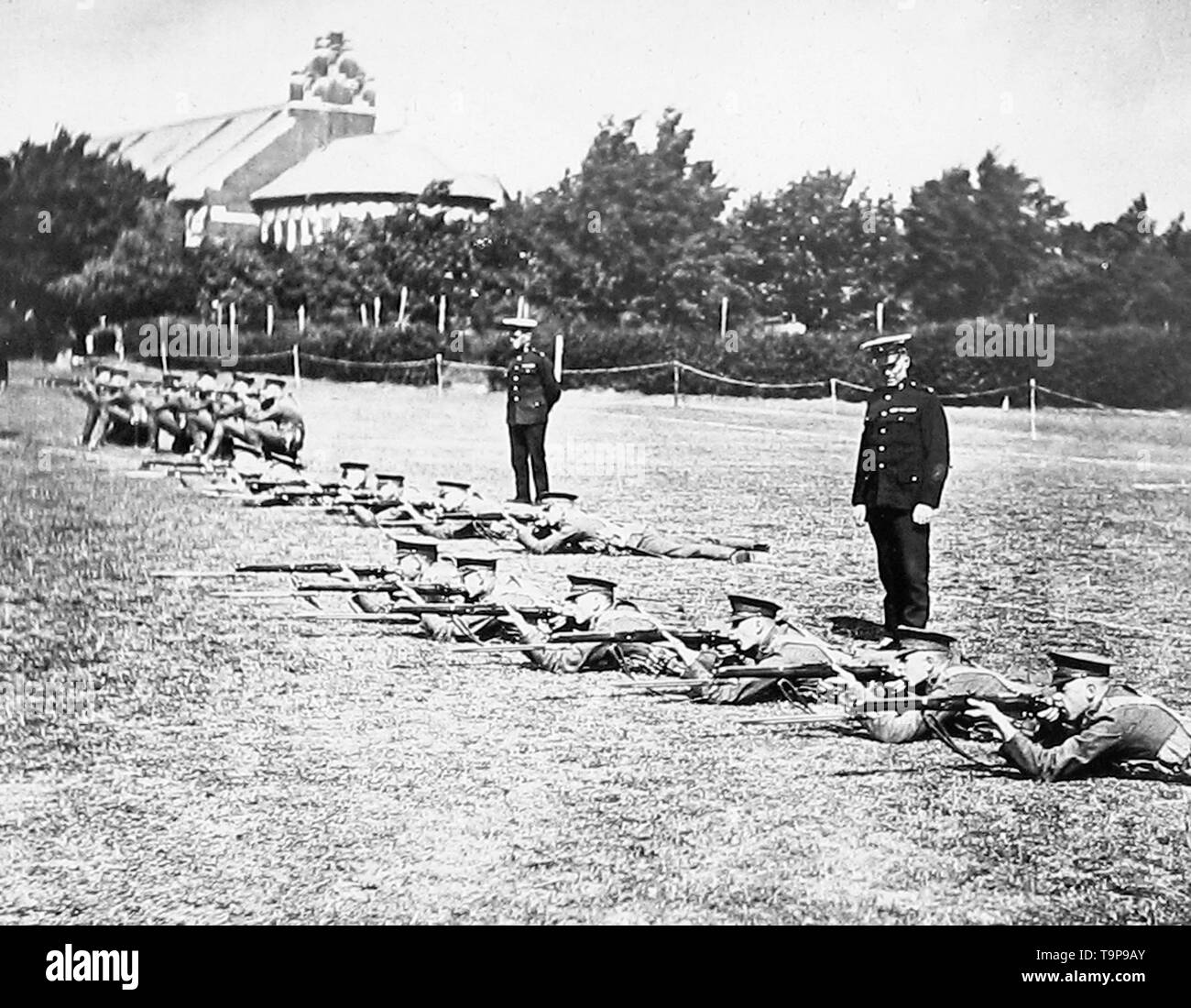 Royal navy rifle training hi-res stock photography and images - Alamy