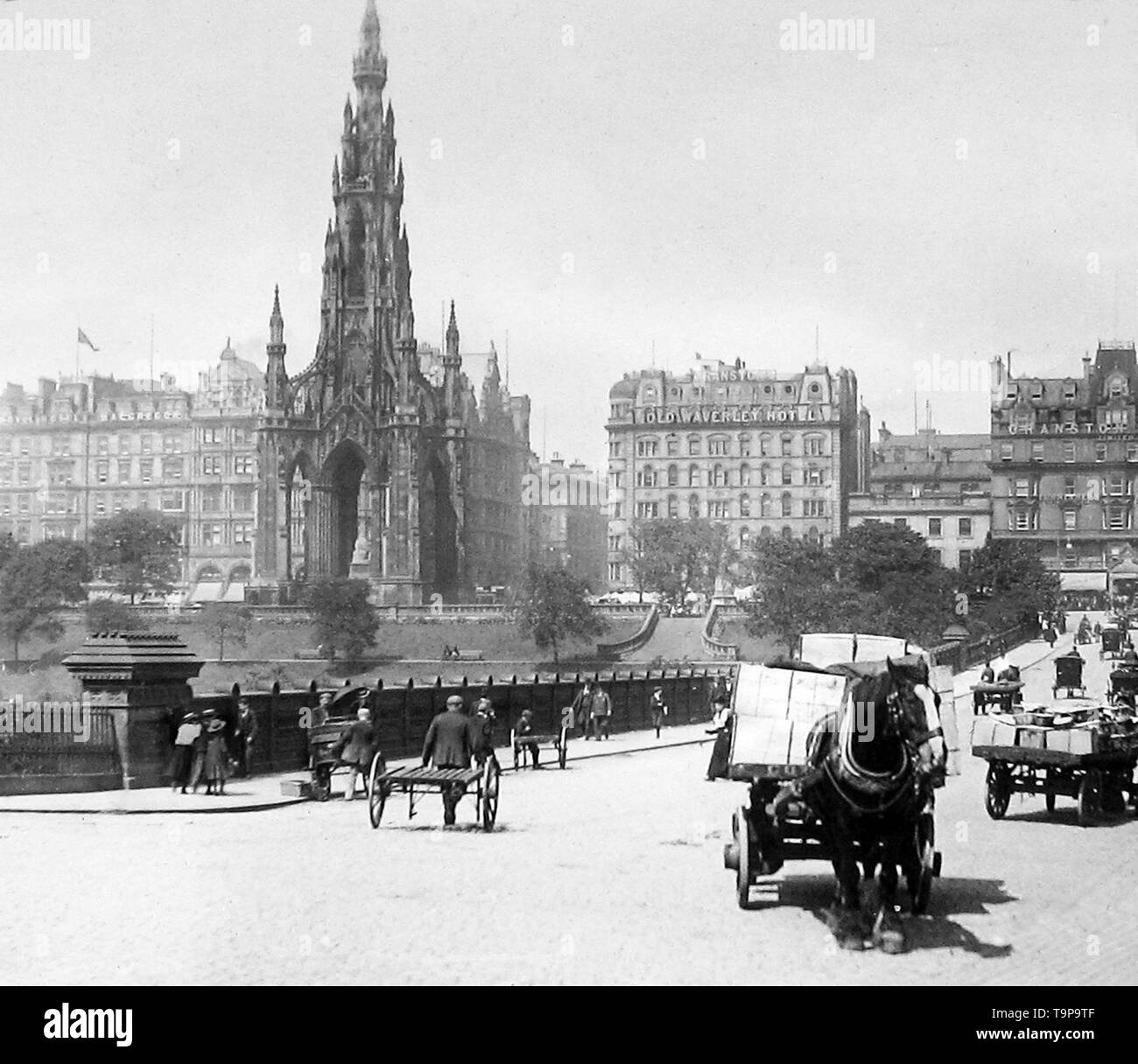 Edinburgh waverley bridge Black and White Stock Photos & Images - Alamy