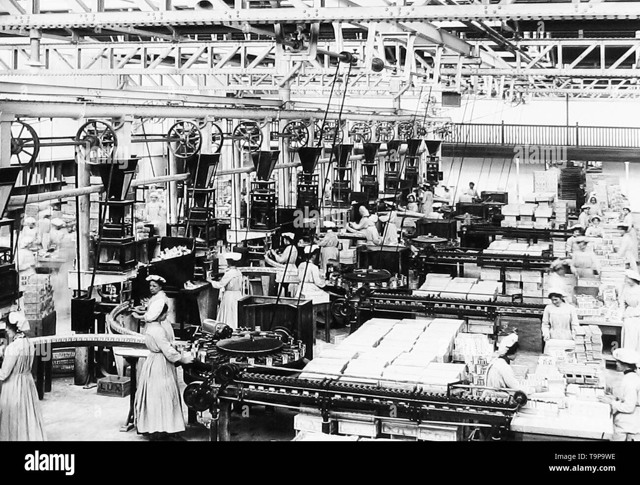 Packing Lux, Port Sunlight soap factory, Wirral Stock Photo - Alamy