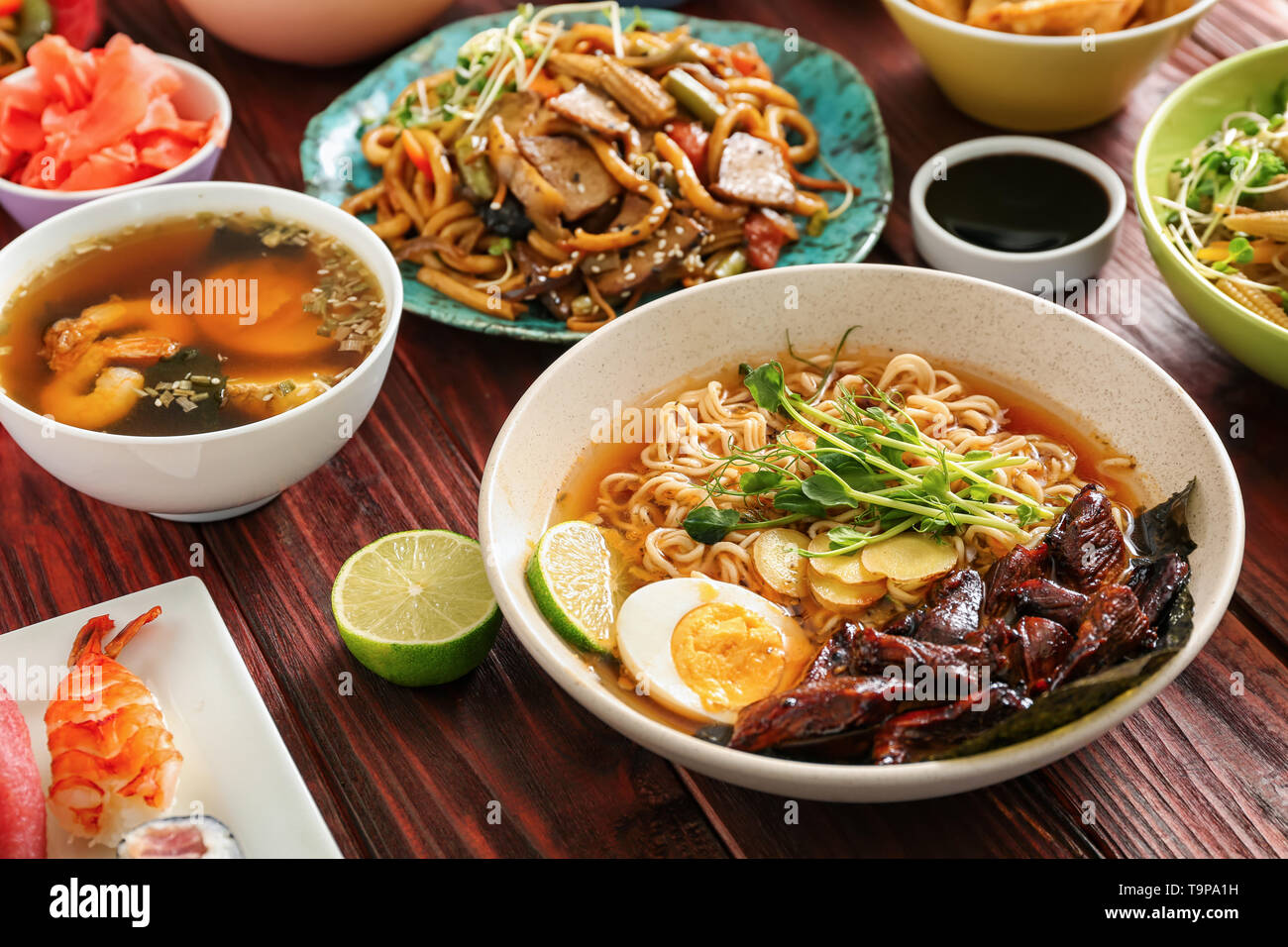 Chinese food many plates hi-res stock photography and images - Alamy