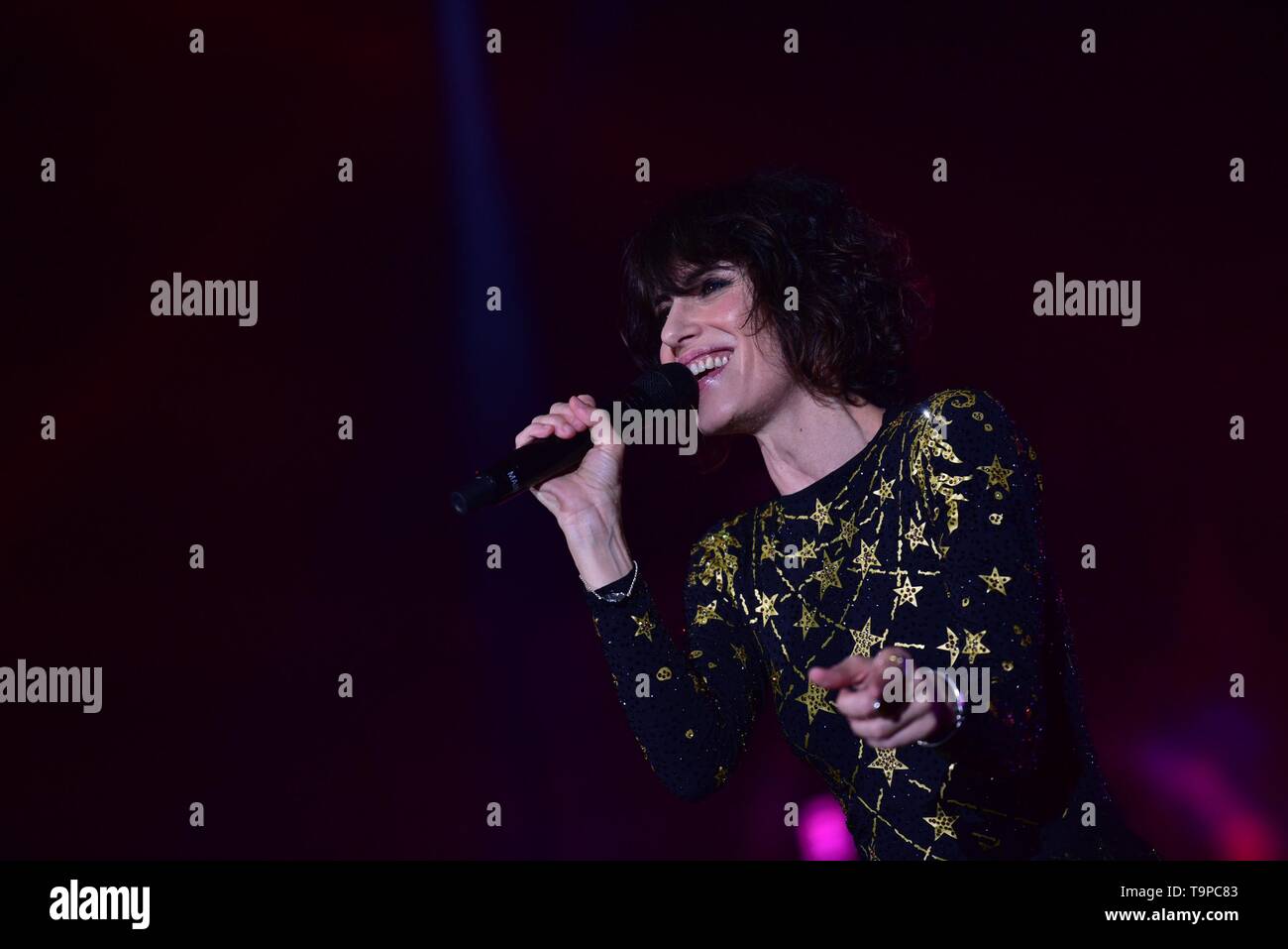 Napoli, Italy. 19th May, 2019. The Italian famous singer Giorgia ...