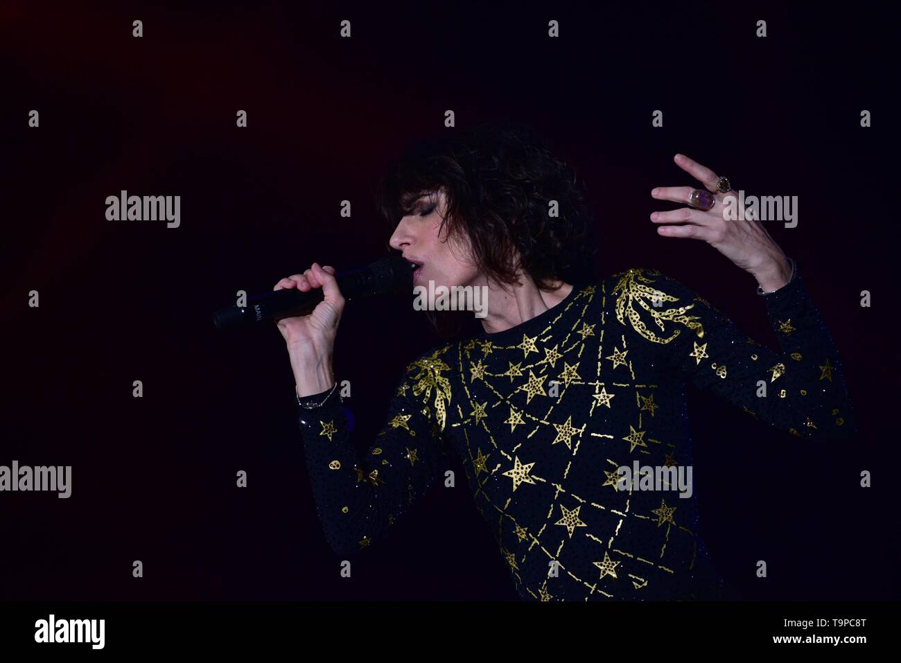 Napoli, Italy. 19th May, 2019. The Italian famous singer Giorgia ...