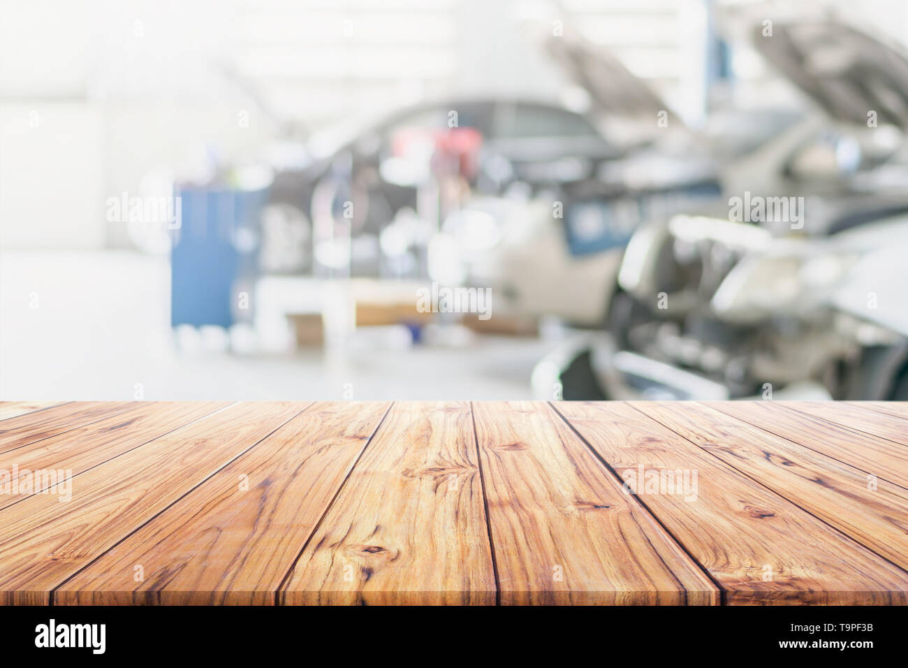 Empty garage wood hi-res stock photography and images - Alamy