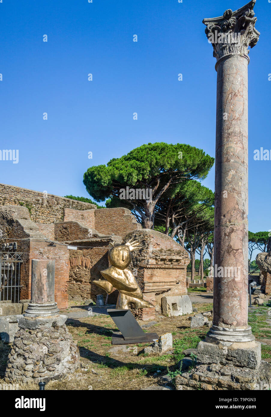 contemporary bronce sculpture at the archeological site of the Roman ...