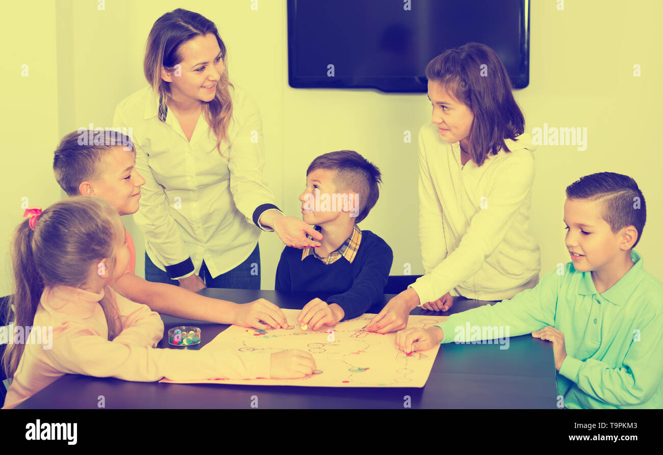 Pre school children playing table hi-res stock photography and images ...