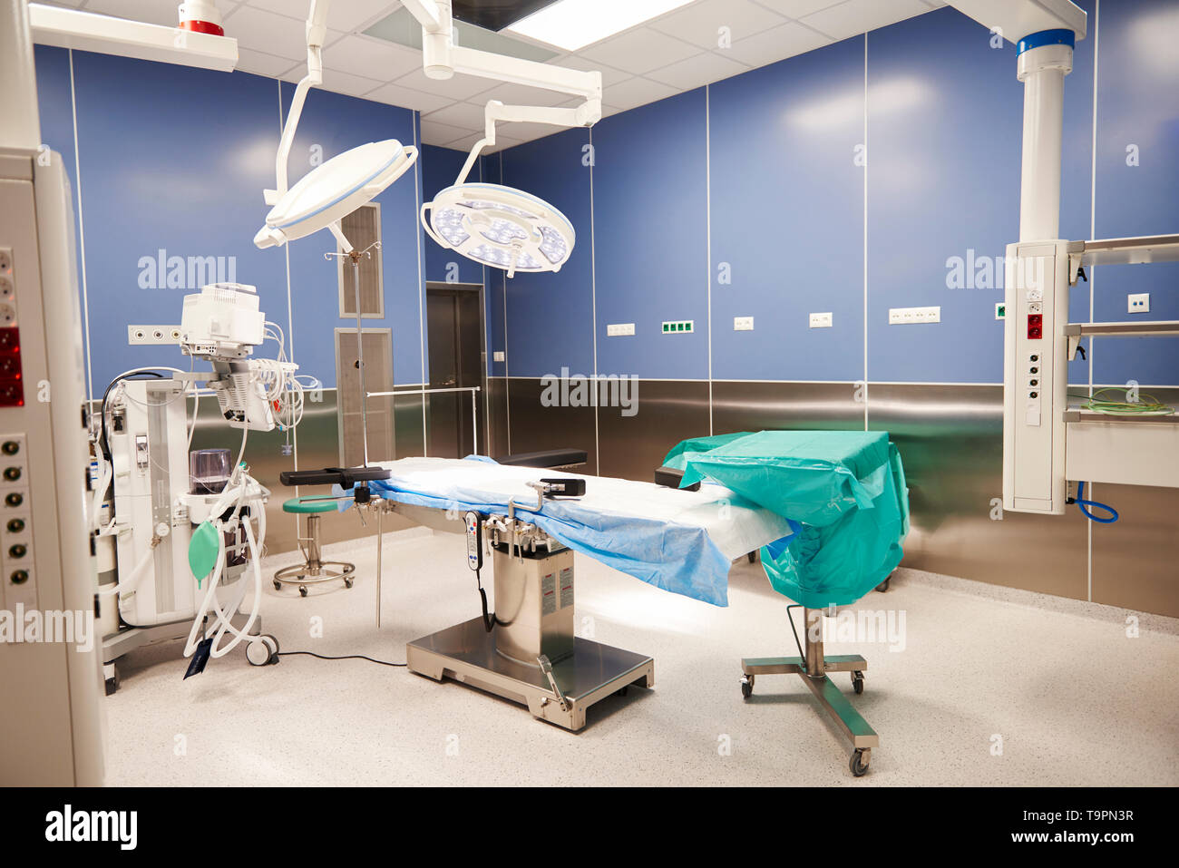Shot of the operating room Stock Photo - Alamy