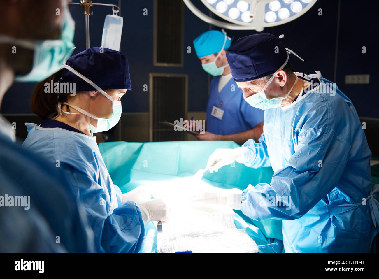 Woman operating table hospital hi-res stock photography and images - Alamy
