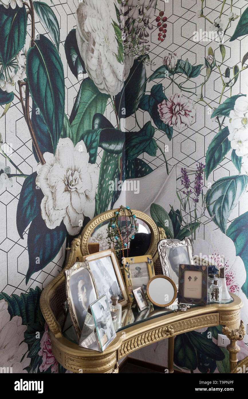 Dressing vanity hi-res stock photography and images - Alamy