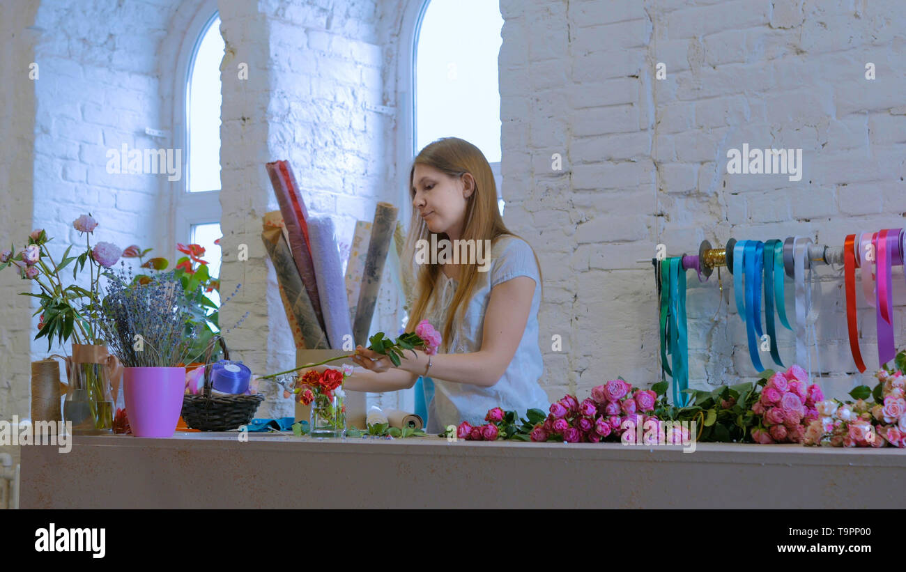 Professional florist working flowers hi-res stock photography and ...