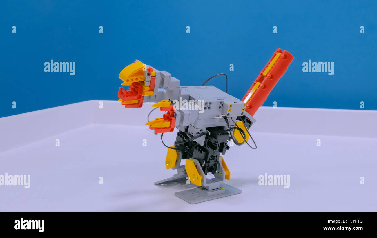Toy robotic dinosaur Stock Photo - Alamy