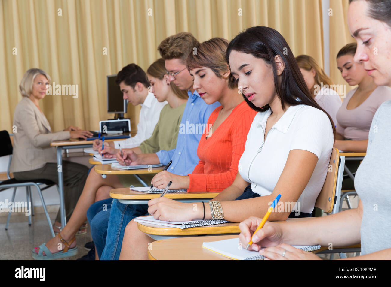 University extension lecturer hi-res stock photography and images - Alamy
