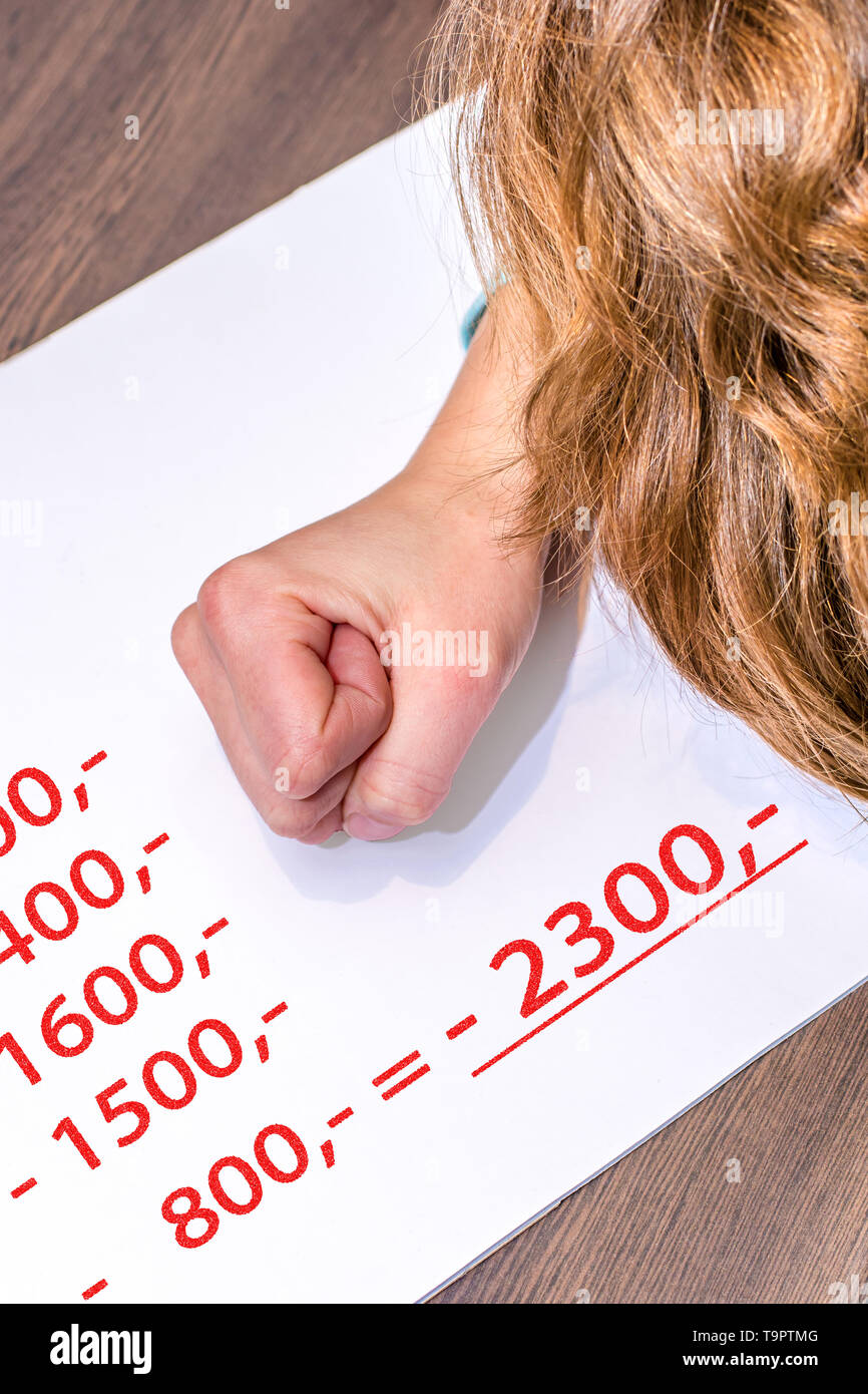 Woman calculates expenses and thus exceeds her financial limit Stock ...