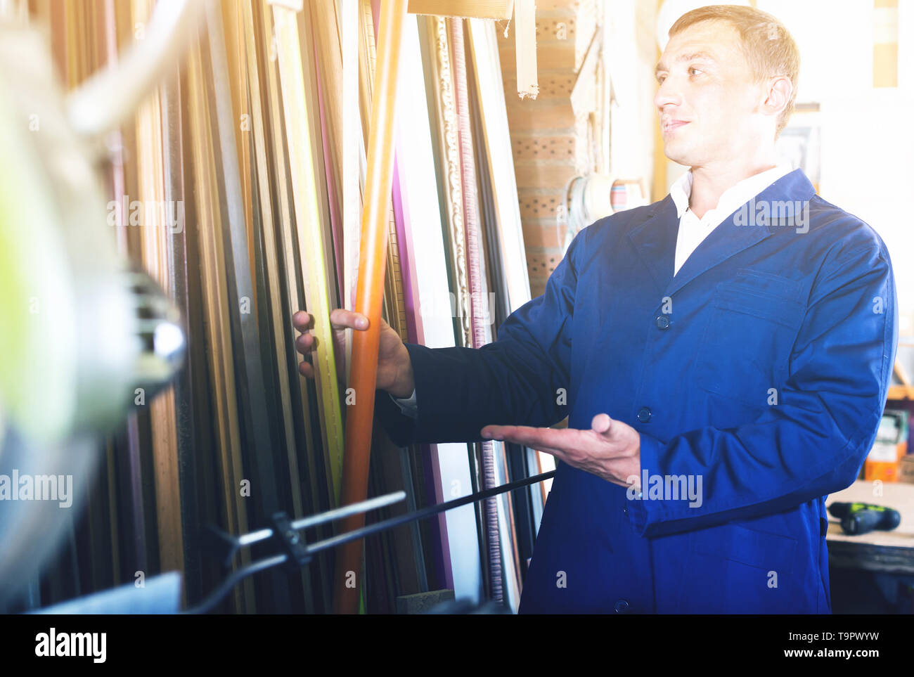 Timber moulding hi-res stock photography and images - Alamy