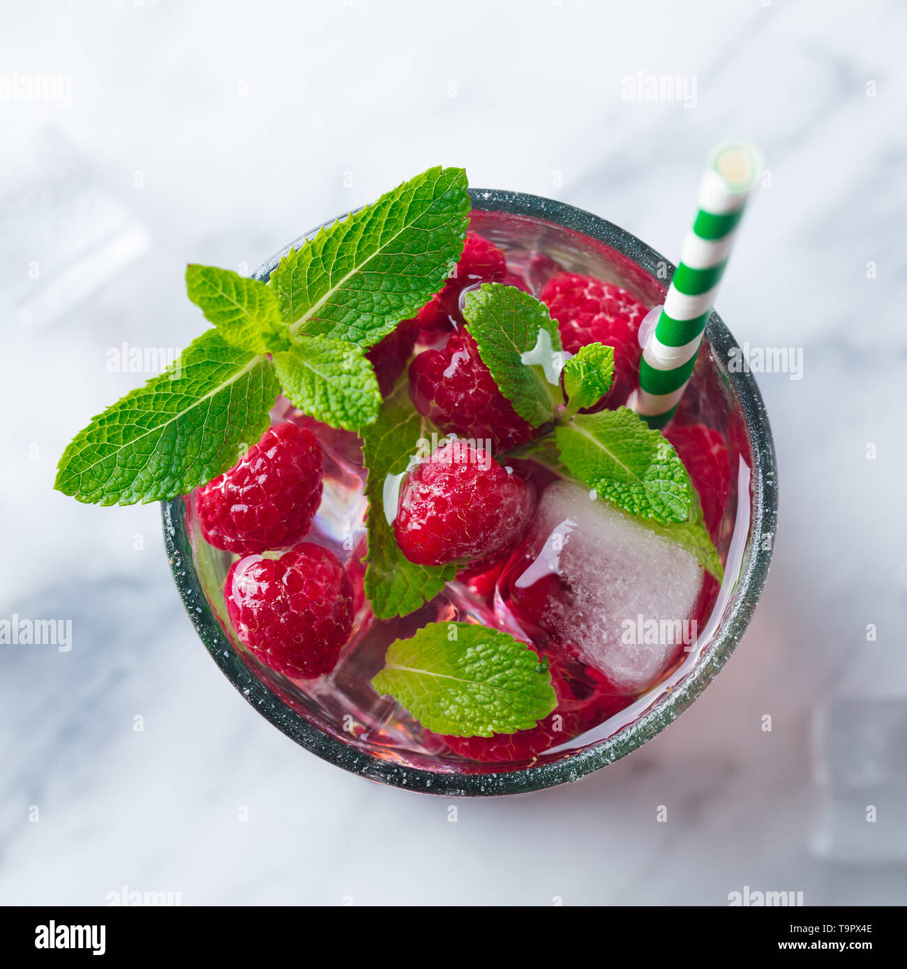 Tea infused cocktail hi-res stock photography and images - Alamy