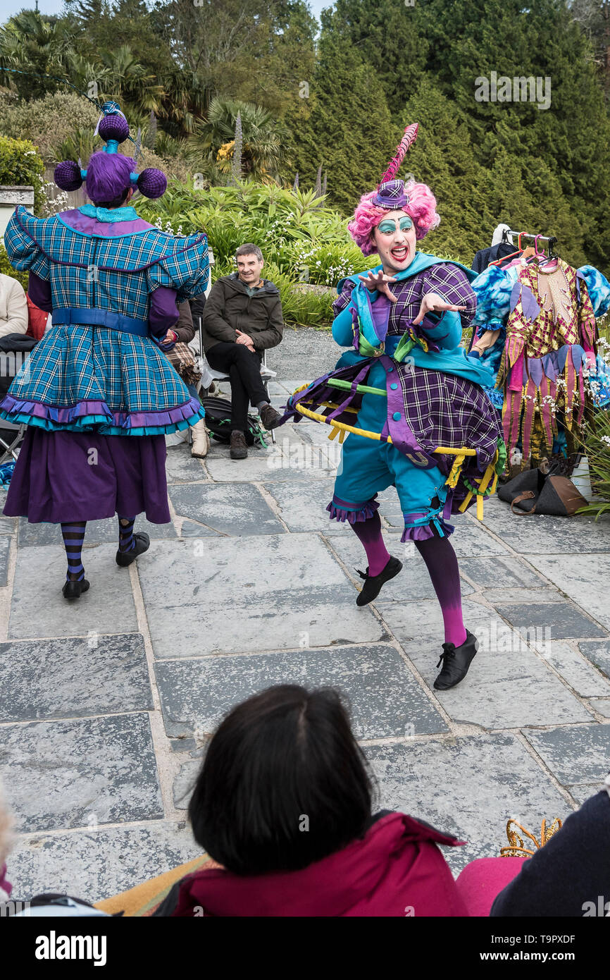 Panto dames hi-res stock photography and images - Alamy