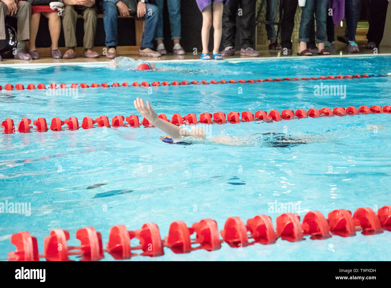 Kid swim backstroke hi-res stock photography and images - Alamy