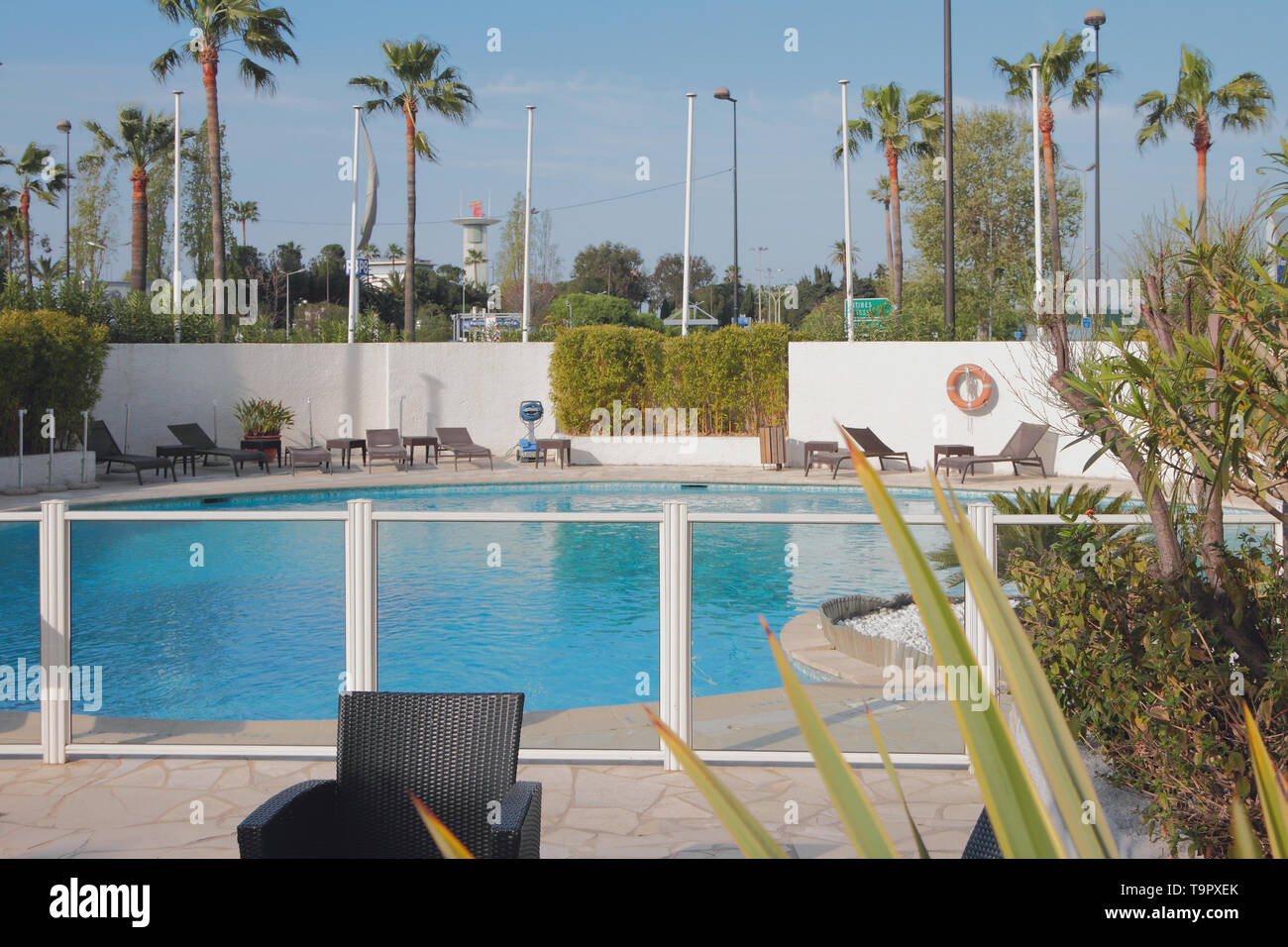 Outdoor pool hi-res stock photography and images - Alamy