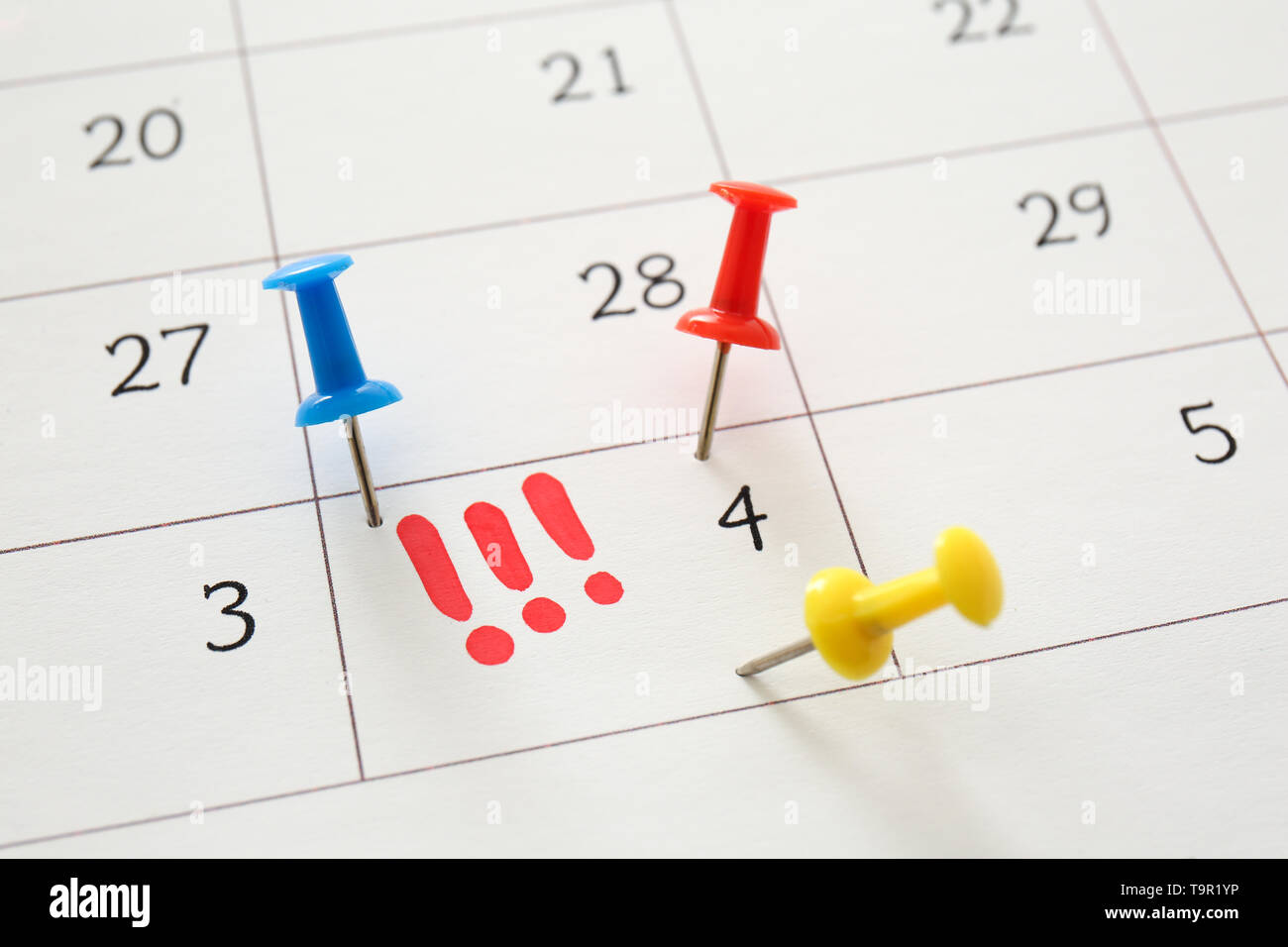 Calendar with pinned date and exclamation marks, closeup Stock Photo ...