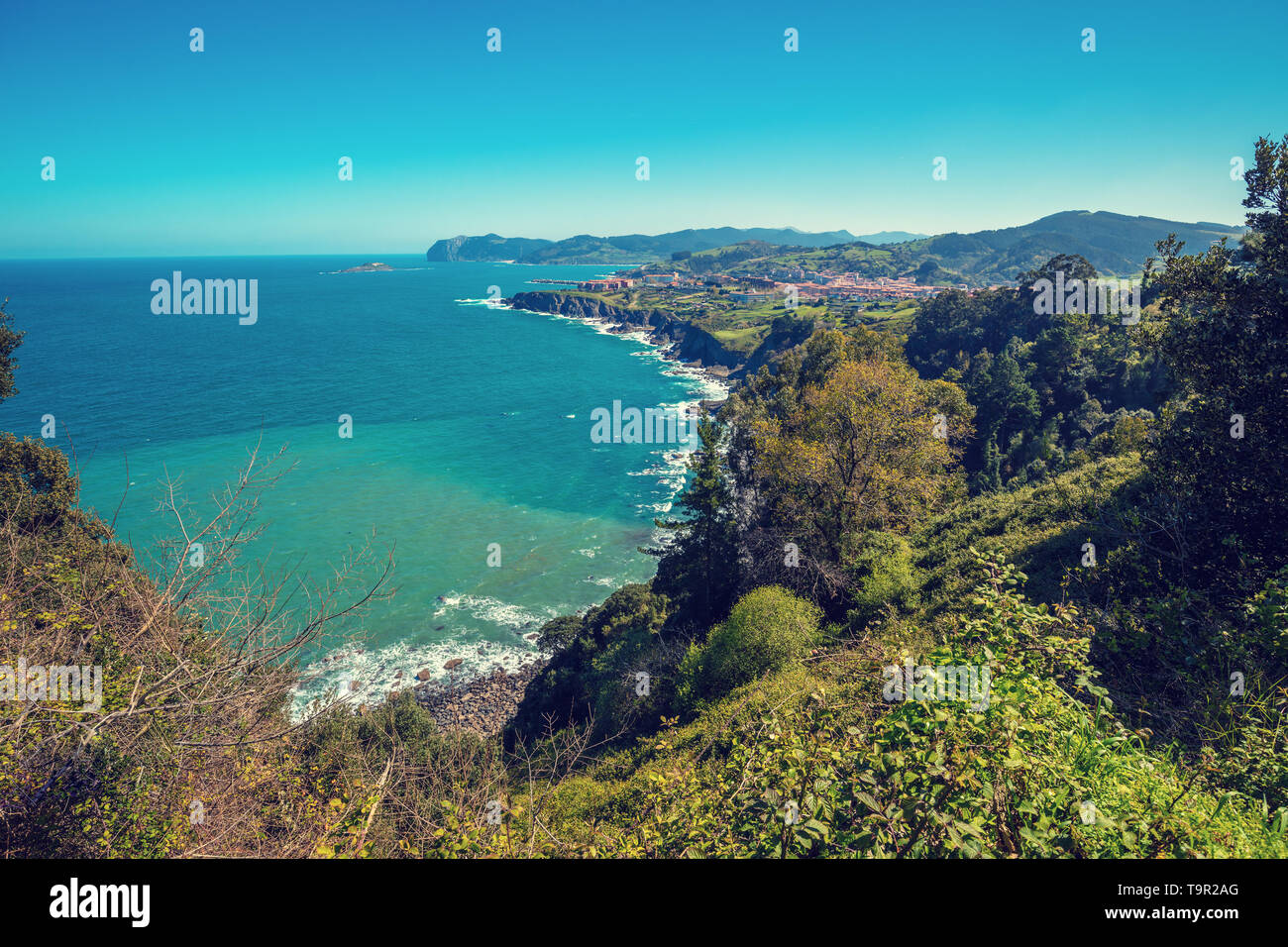 Bay of biscay summer rocky coast view hi-res stock photography and ...