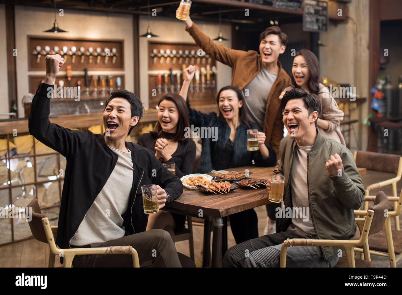 Asian beer cheering restaurant hi-res stock photography and images - Alamy
