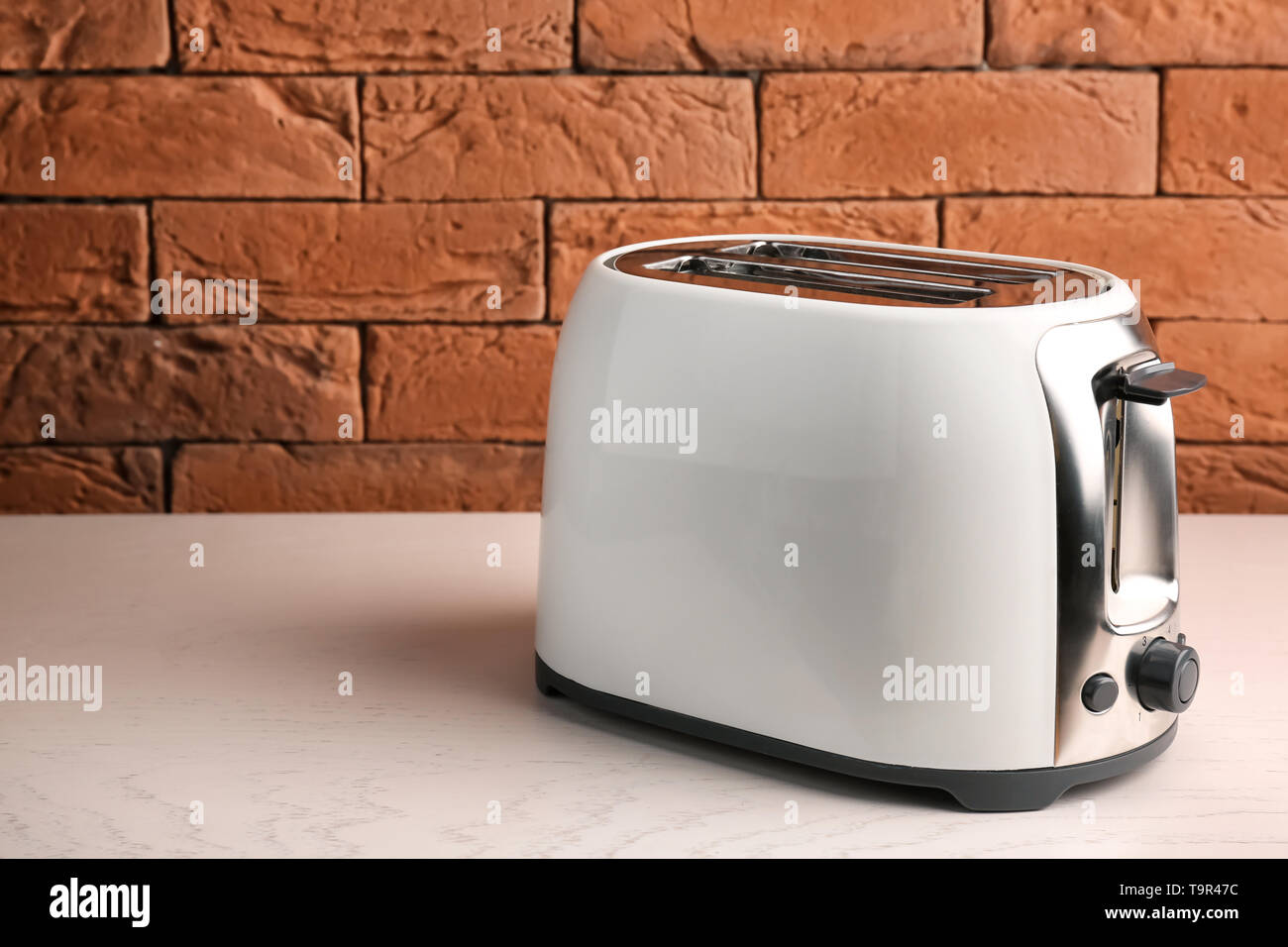 Modern toaster hi-res stock photography and images - Alamy