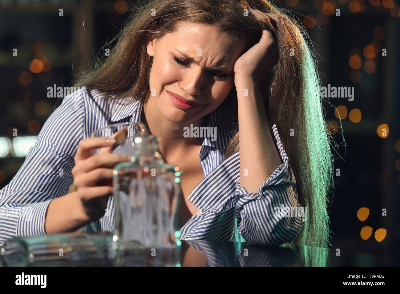 Bar woman crying hi-res stock photography and images - Alamy