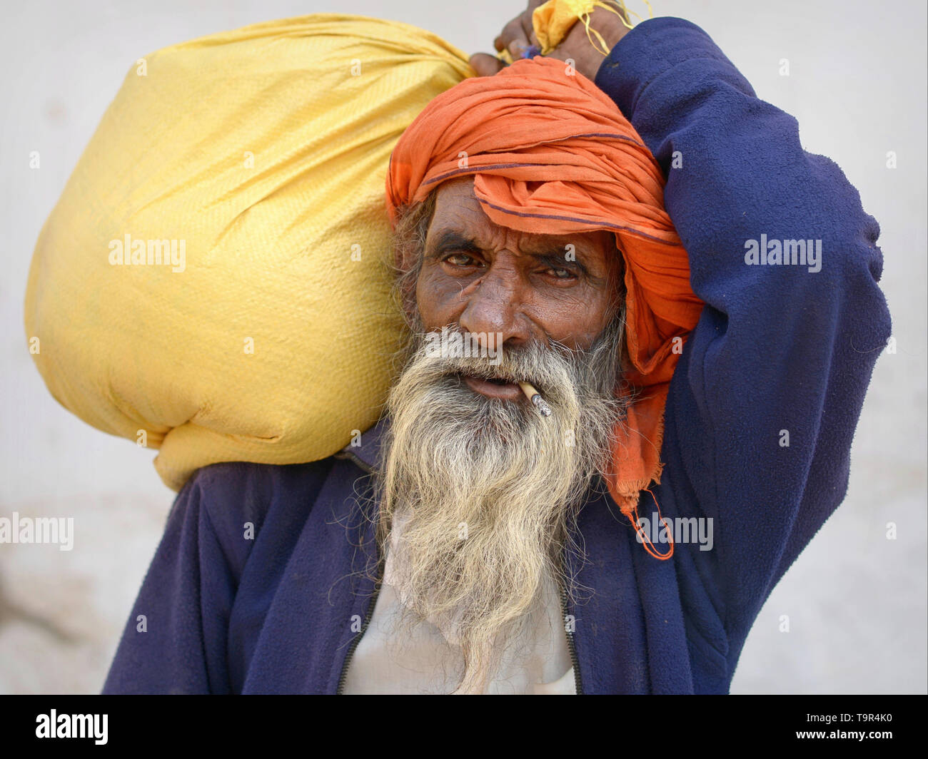 Portrait of man carrying sack on head hi-res stock photography and ...