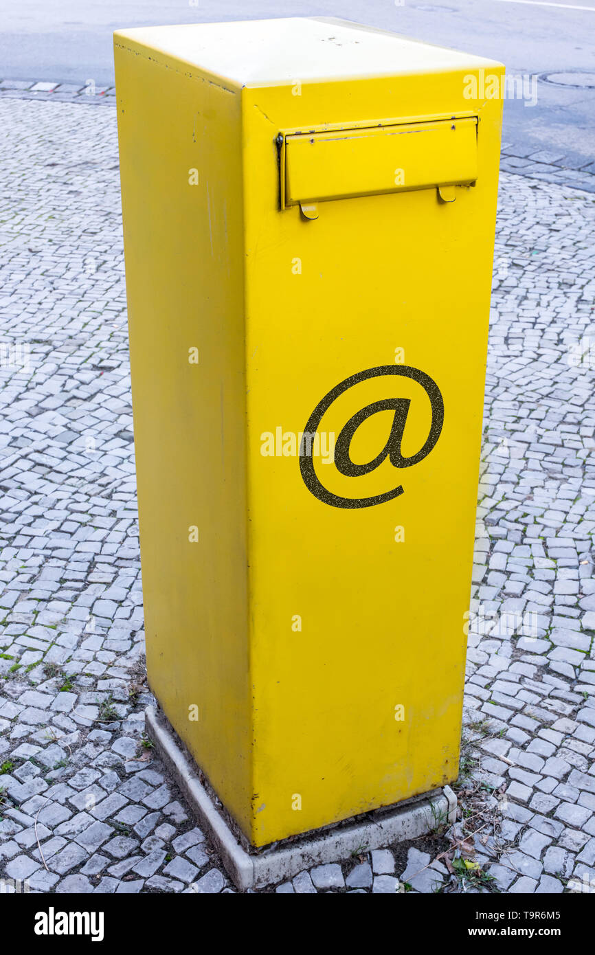 Symbol Post Box High Resolution Stock Photography and Images - Alamy