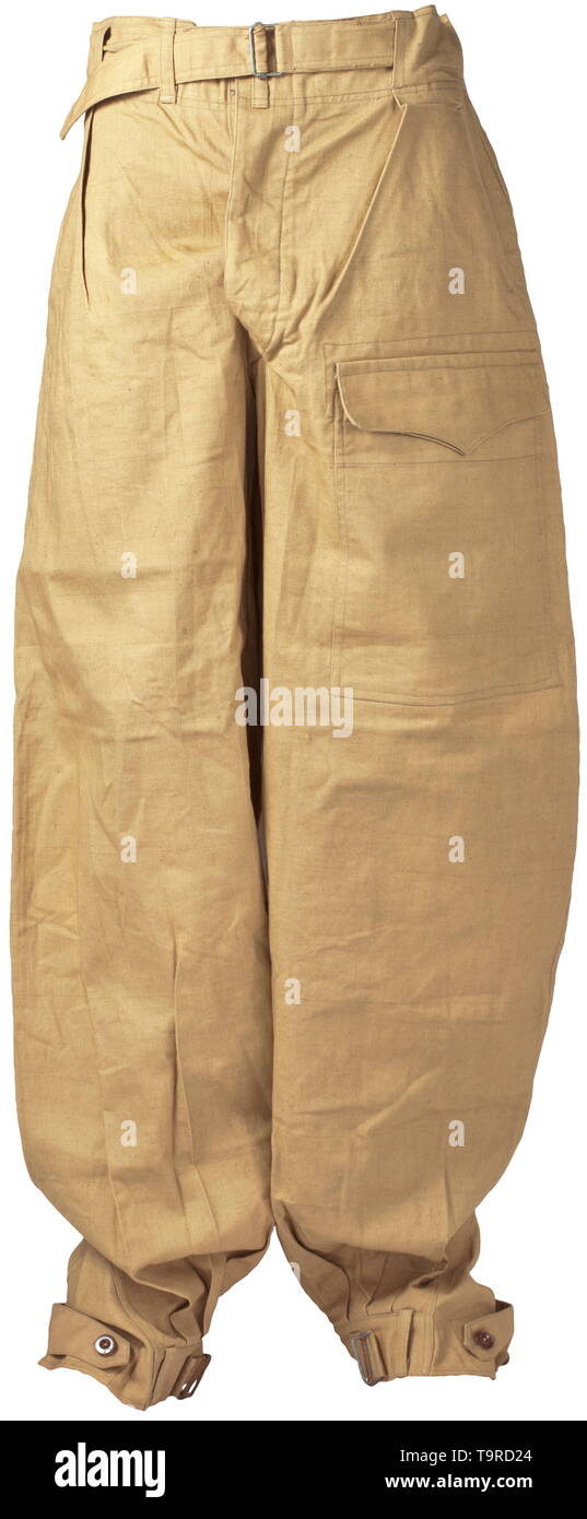 A pair of trousers with leg pocket (so-called "Ramcke-Hose") to the ...
